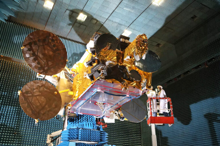 Airbus Eurostar Neo Arabsat BADR-8 telecoms satellite shipped to Cape ...